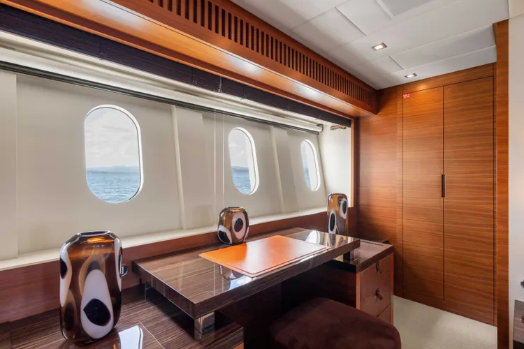 ECLAT yacht for charter (Leopard Yachts, 31m, 2008)